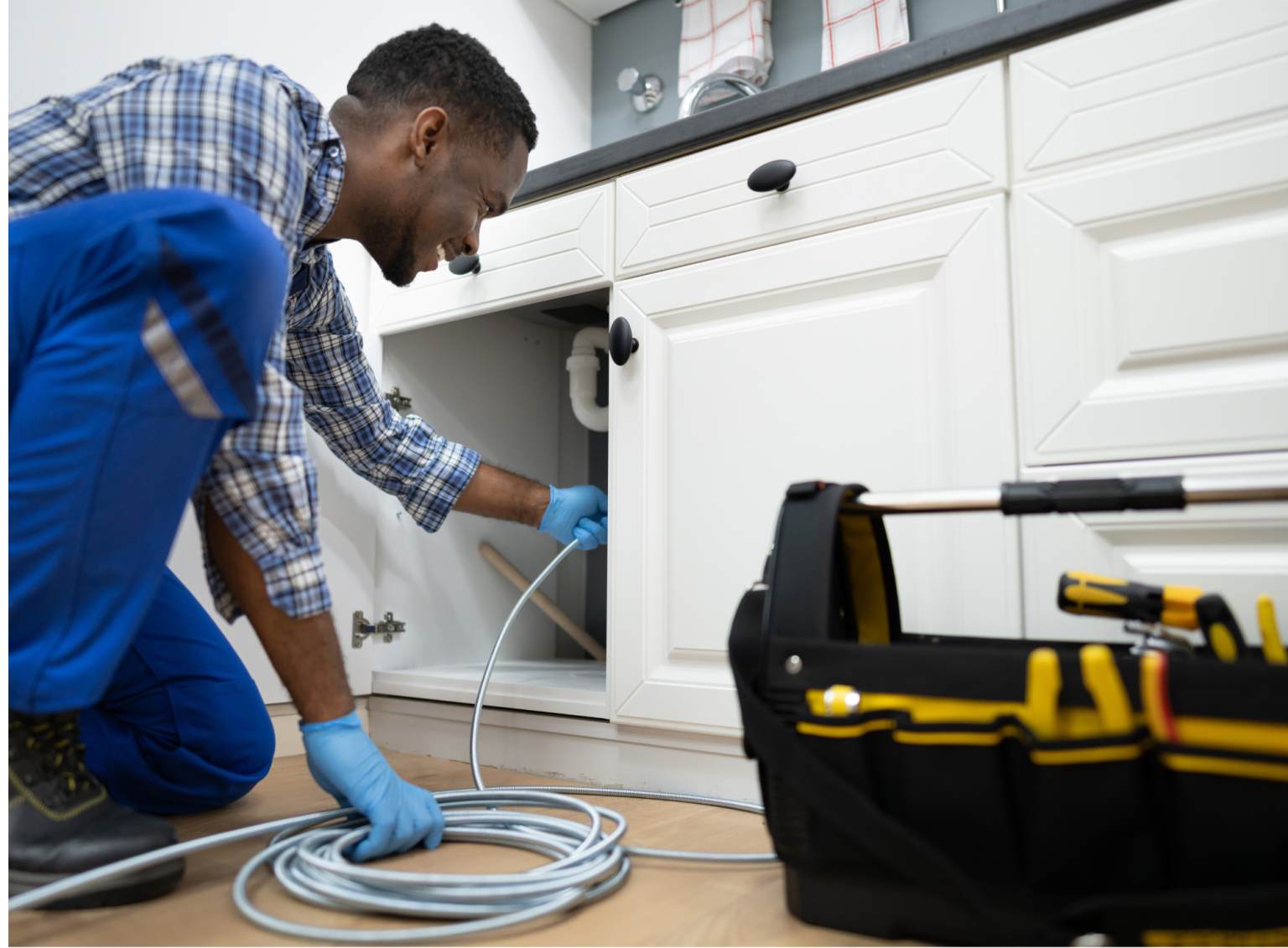The Floor Trap Smell: Causes, Prevention, and Solutions - HDBPlumberService